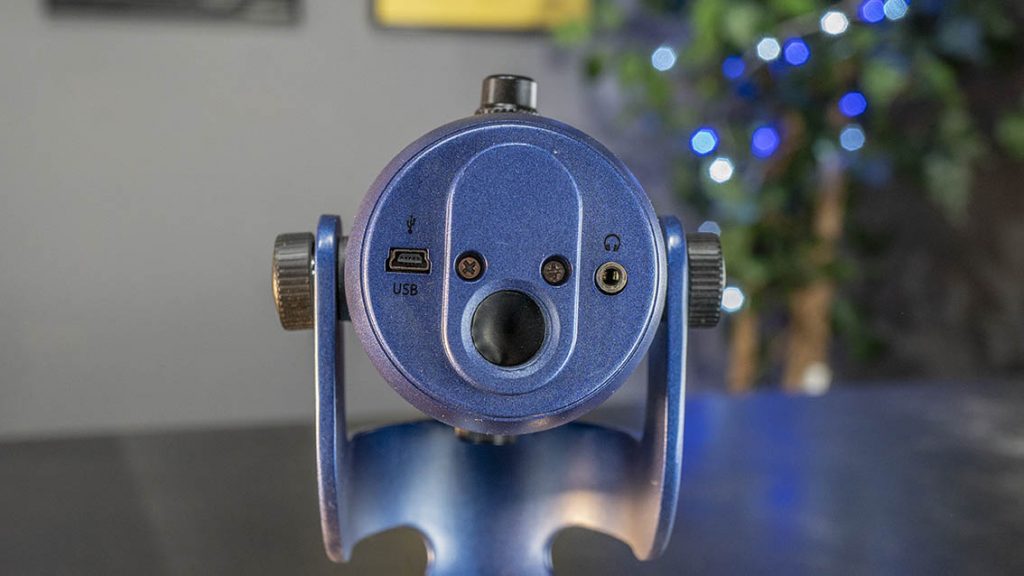 Blue Yeti USB Condenser Microphone Review // TechNuovo.com