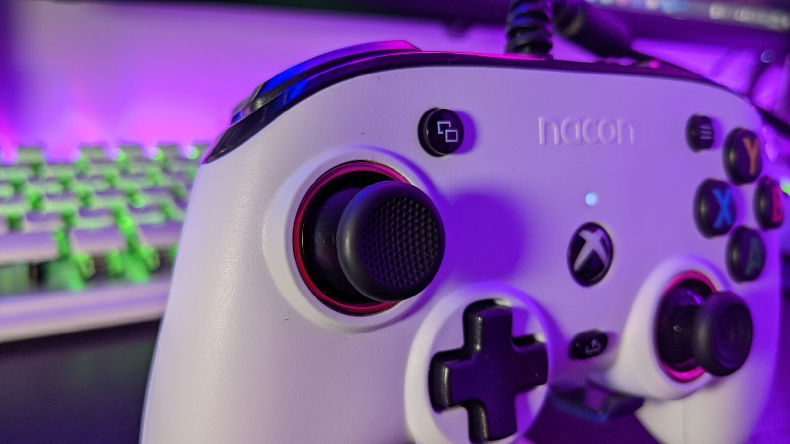 Nacon Pro Compact White Xbox Controller Review ~ TechNuovo