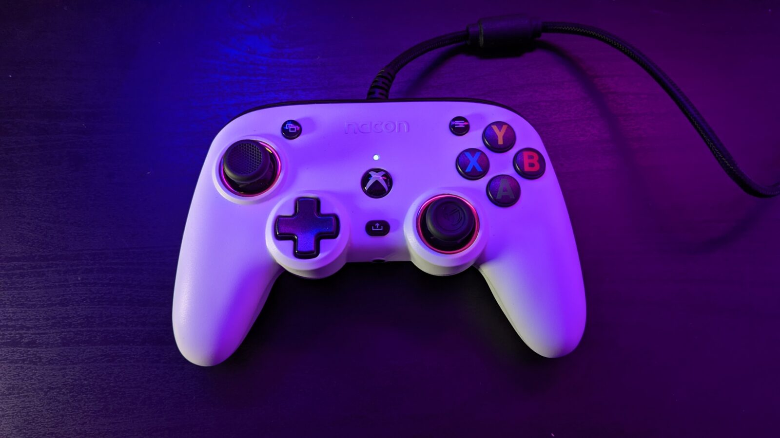 Nacon Pro Compact White Xbox Controller Review ~ TechNuovo