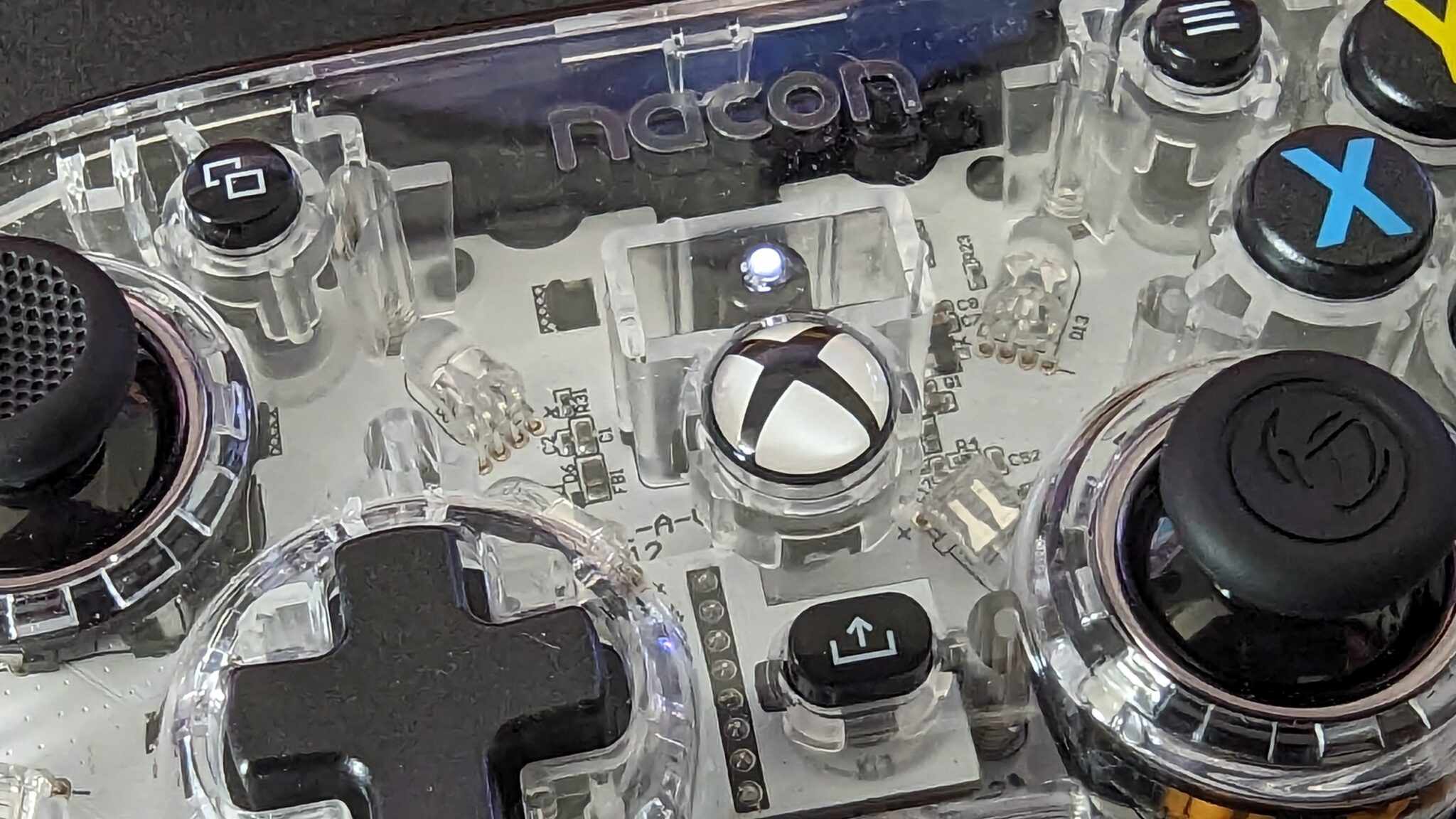 Nacon Pro Compact Colorlight Controller Review | TechNuovo